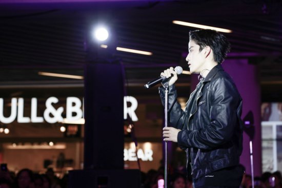 ไมค์ ปลื้มแฟนๆ แห่ร่วมเปิดตัวงานเพลงและอัลบั้มรูป | ข่าวประชาสัมพันธ์ ...