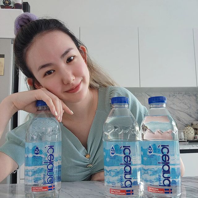 IG เชอรีน - ณัฐจารี หรเวชกุล (@cherreen.hvk)