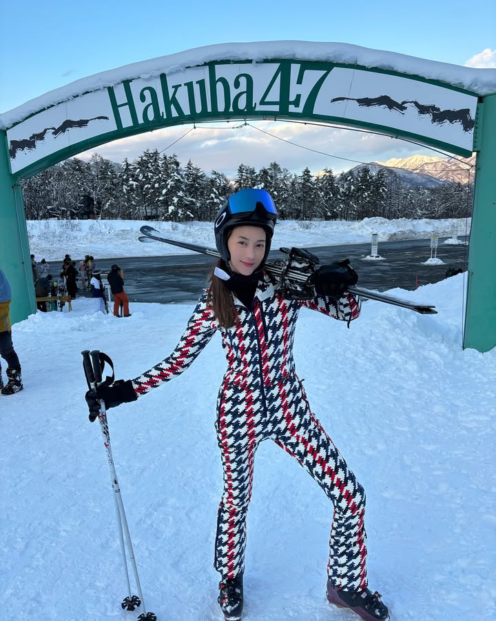 IG บี - น้ำทิพย์ จงรัชตวิบูลย์ | First skiing this season 🫶🏻 - Instagram