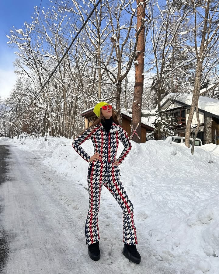 IG บี - น้ำทิพย์ จงรัชตวิบูลย์ | First skiing this season 🫶🏻 - Instagram