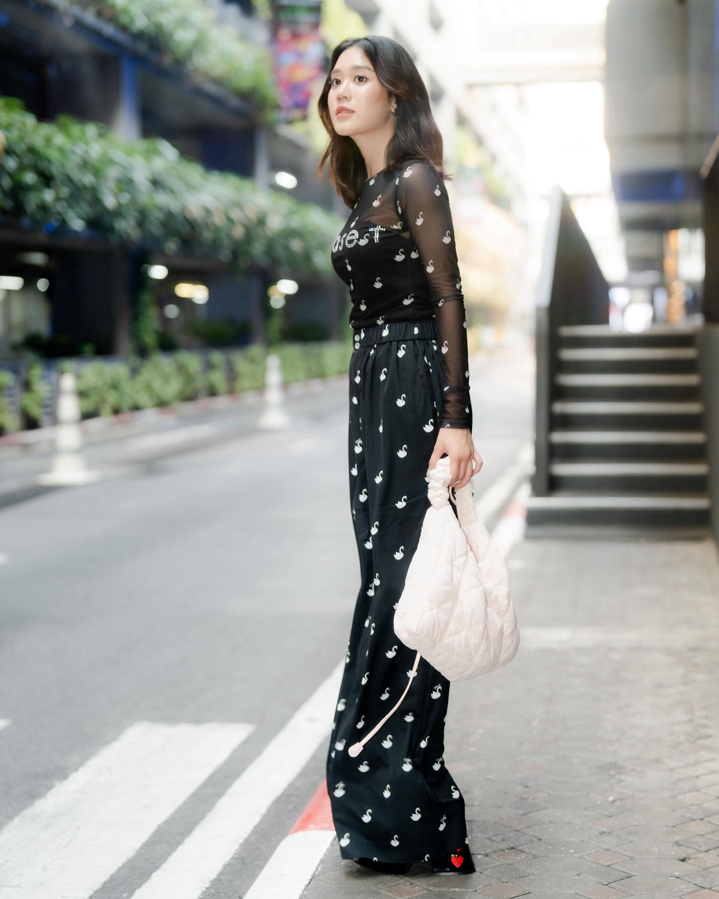 IG เบลล์ - เขมิศรา พลเดช | Siam Discovery x Carlyn ฉลองครบรอบ 1 ปี Carlyn Th - Instagram